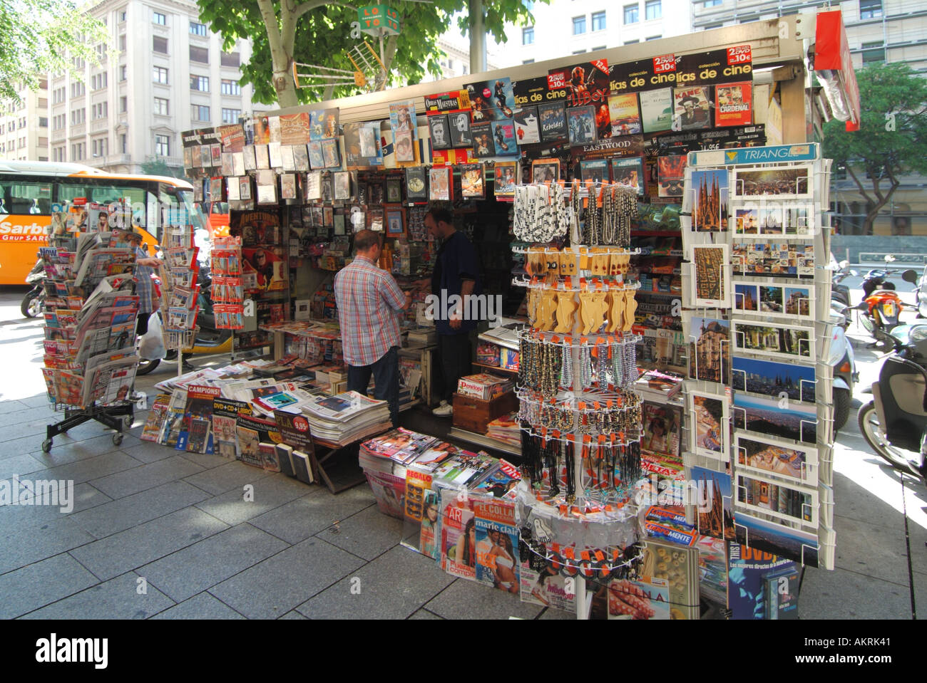 Chiosco vendita giornali e riviste immagini e fotografie stock ad alta ...