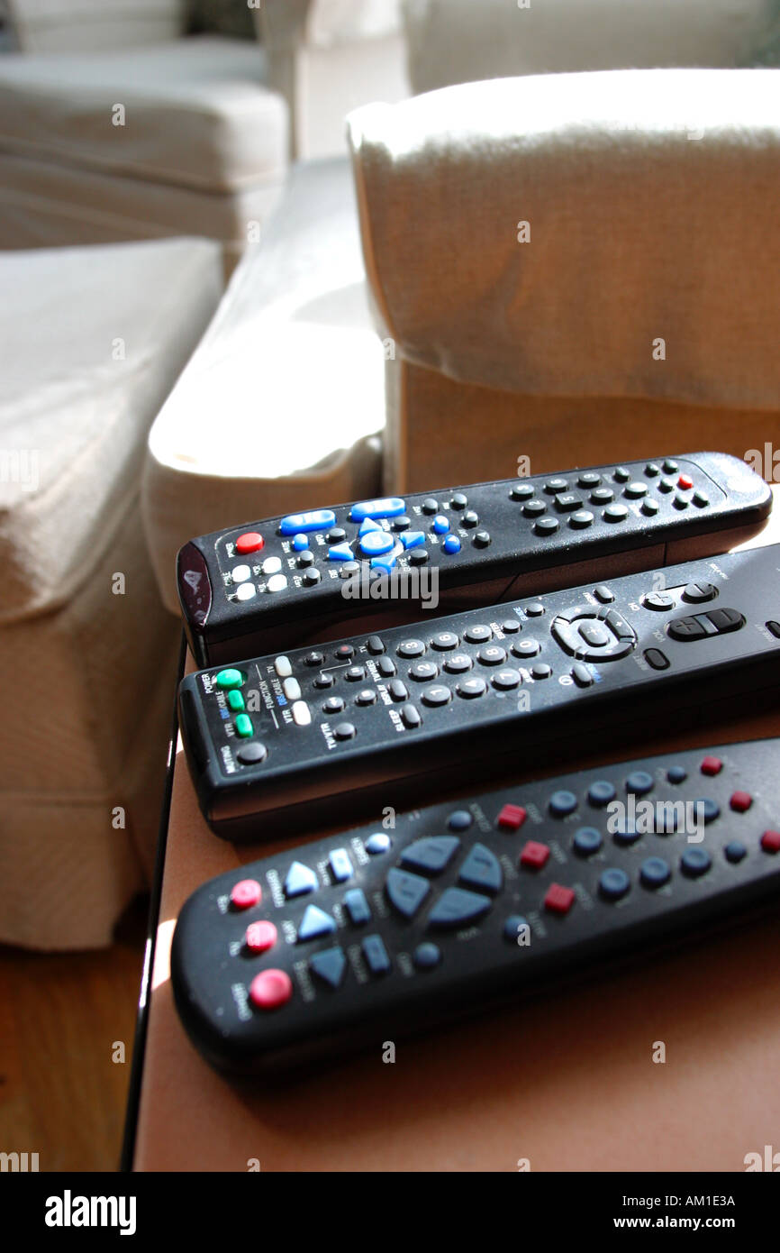 Linea di telecomandi tv immagini e fotografie stock ad alta risoluzione ...