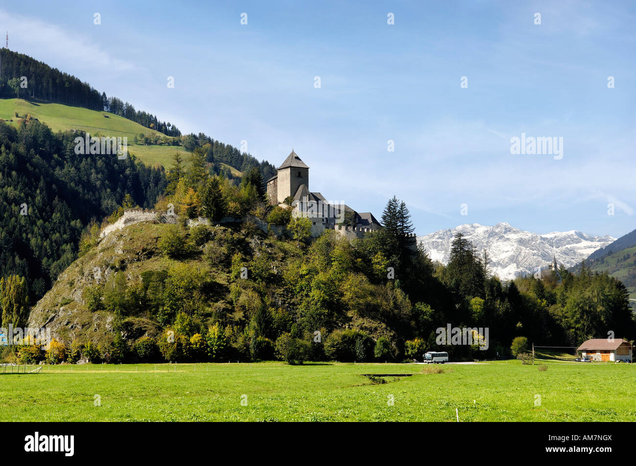 Mittelalterliche landschaft immagini e fotografie stock ad alta ...