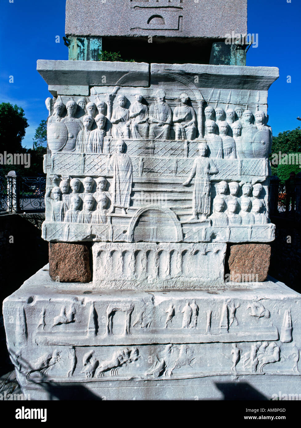 Monumento imperatore teodosio immagini e fotografie stock ad alta ...