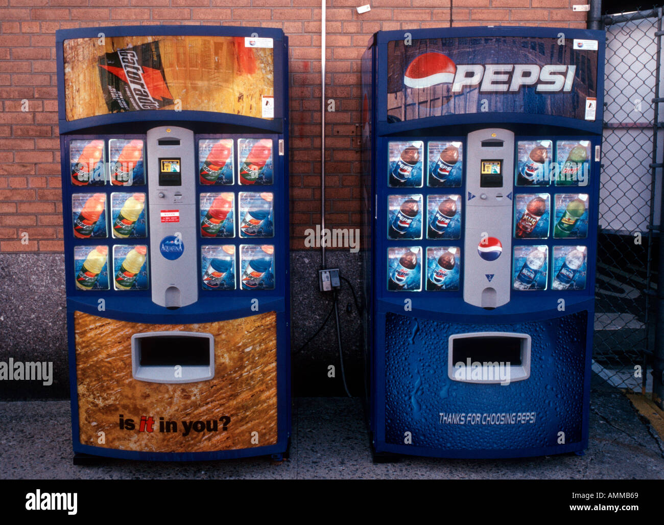 Pepsi vending machines immagini e fotografie stock ad alta risoluzione - Alamy