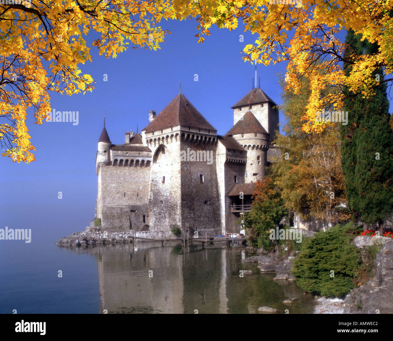 Castello di chillon sul lago di ginevra immagini e fotografie stock ad ...