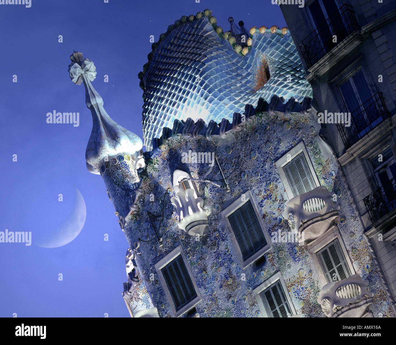 Casa batllo night immagini e fotografie stock ad alta risoluzione - Alamy
