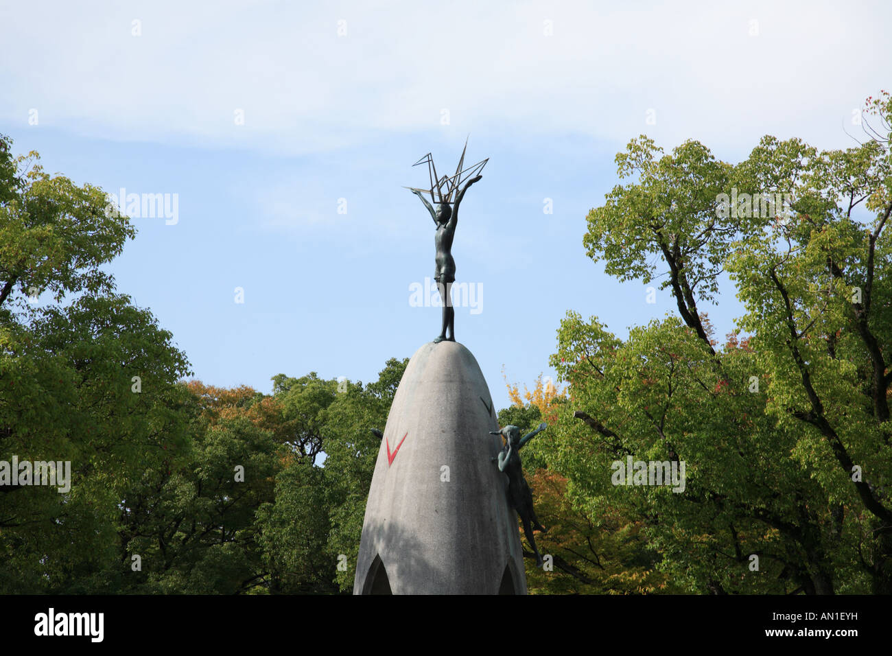 Hiroshima monumento per la pace dei bambini immagini e fotografie stock ... Hiroshima monumento per la pace dei bambini immagini e fotografie stock ...