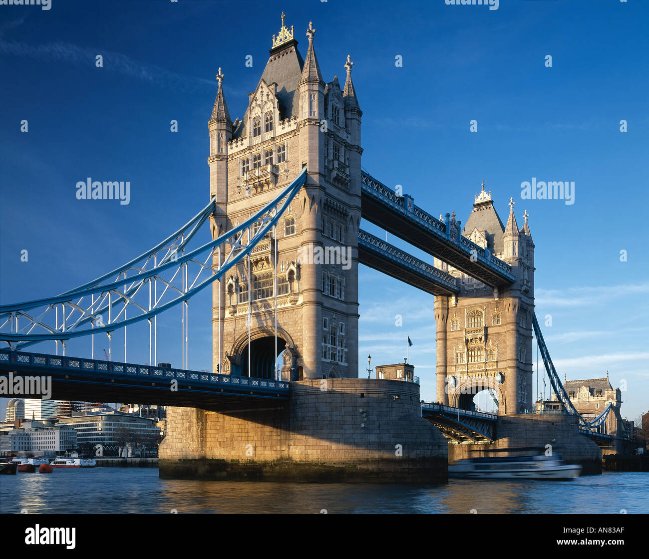 Il Tower Bridge di Londra, 1886-1894. Architetto: Horace Jones, John ...