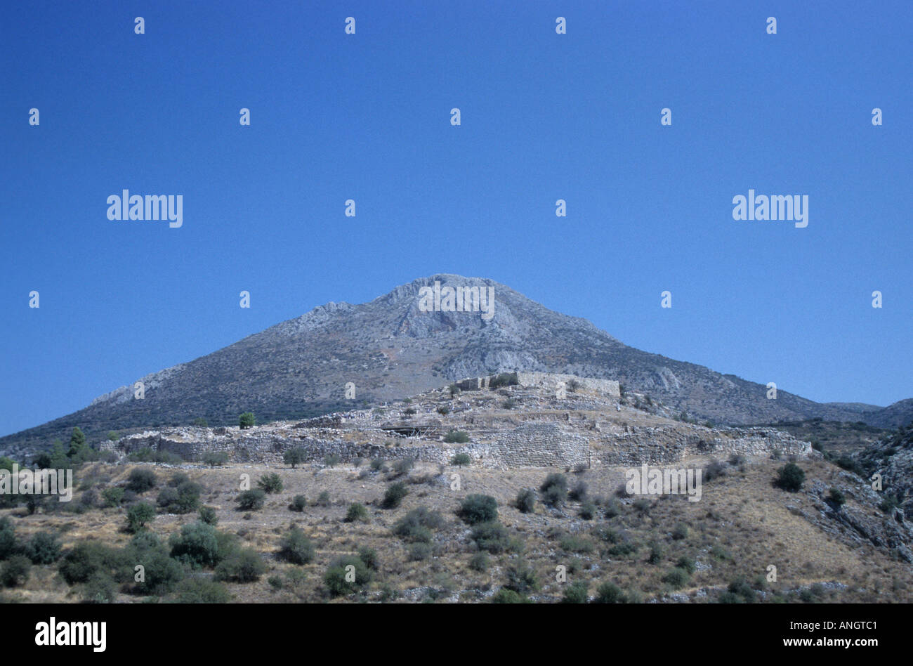 Tomba a pozzo micenea immagini e fotografie stock ad alta risoluzione ...