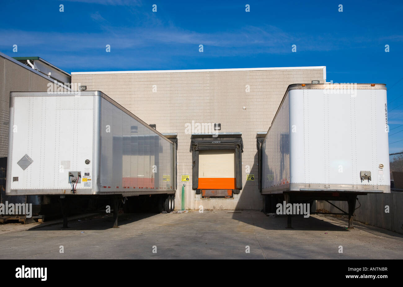 Rimorchi gemelli immagini e fotografie stock ad alta risoluzione - Alamy