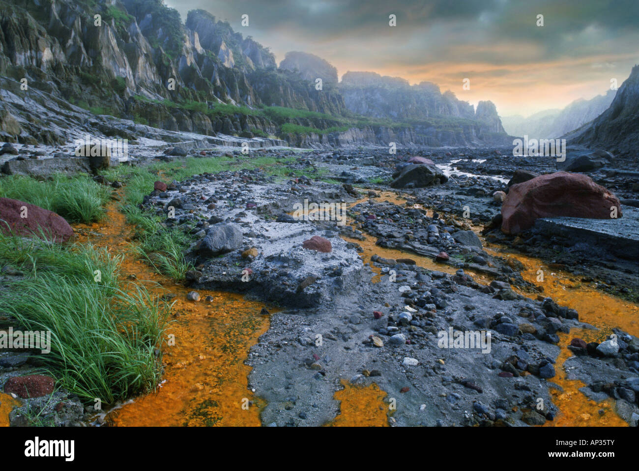 Pinatubo volcano immagini e fotografie stock ad alta risoluzione - Alamy