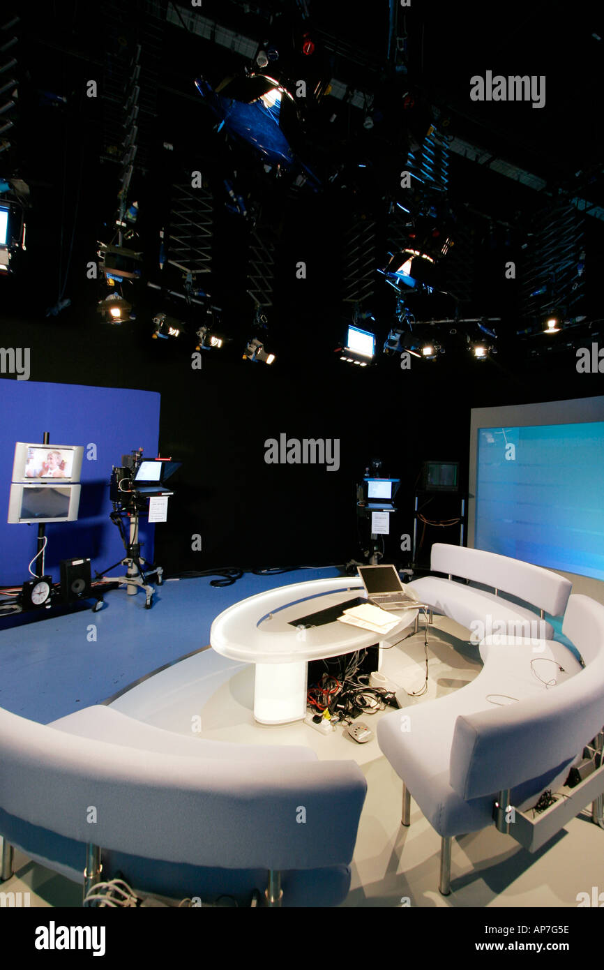 Studio televisivo telegiornale immagini e fotografie stock ad alta ...