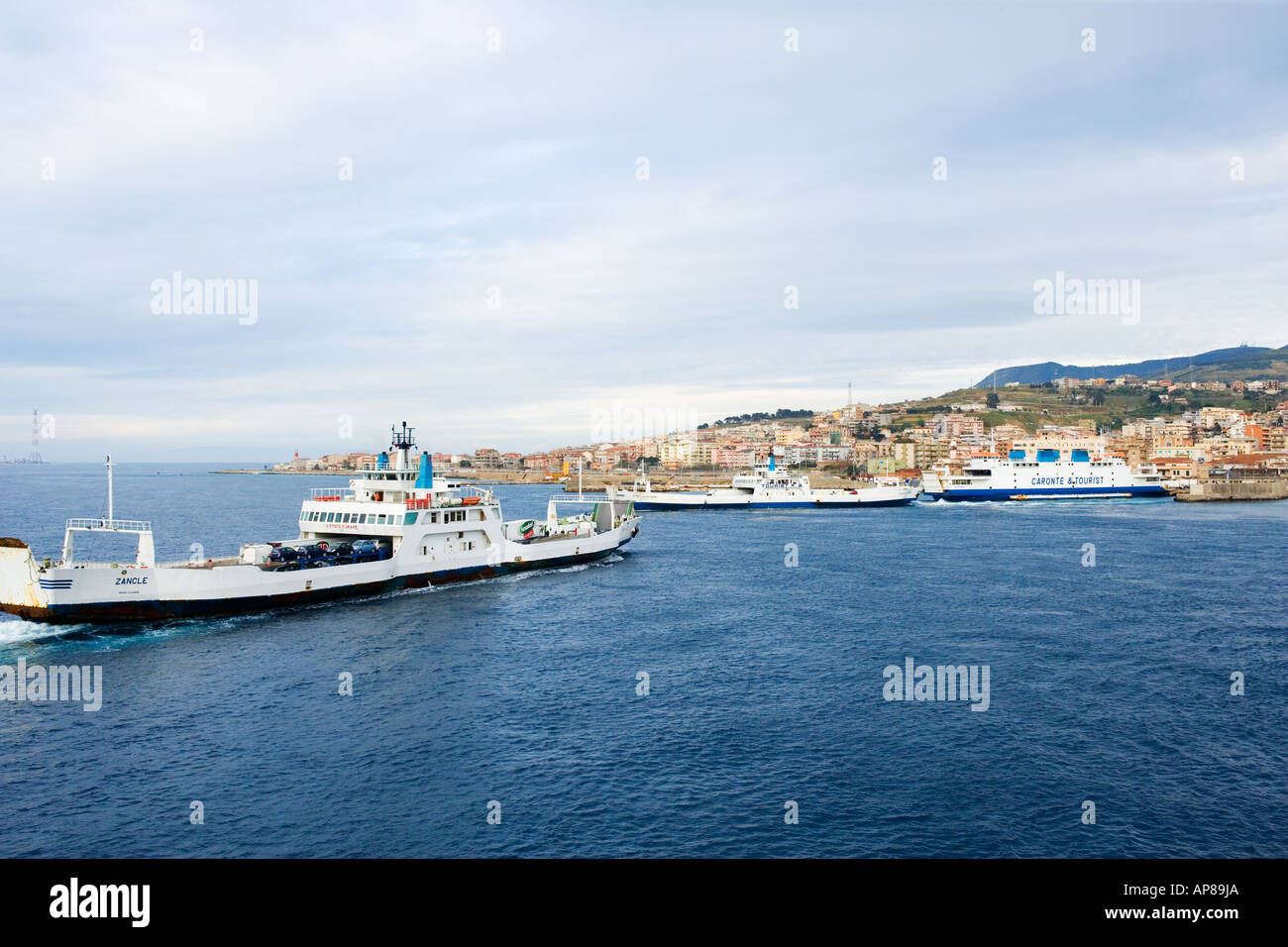 Traghetti messina immagini e fotografie stock ad alta risoluzione - Alamy