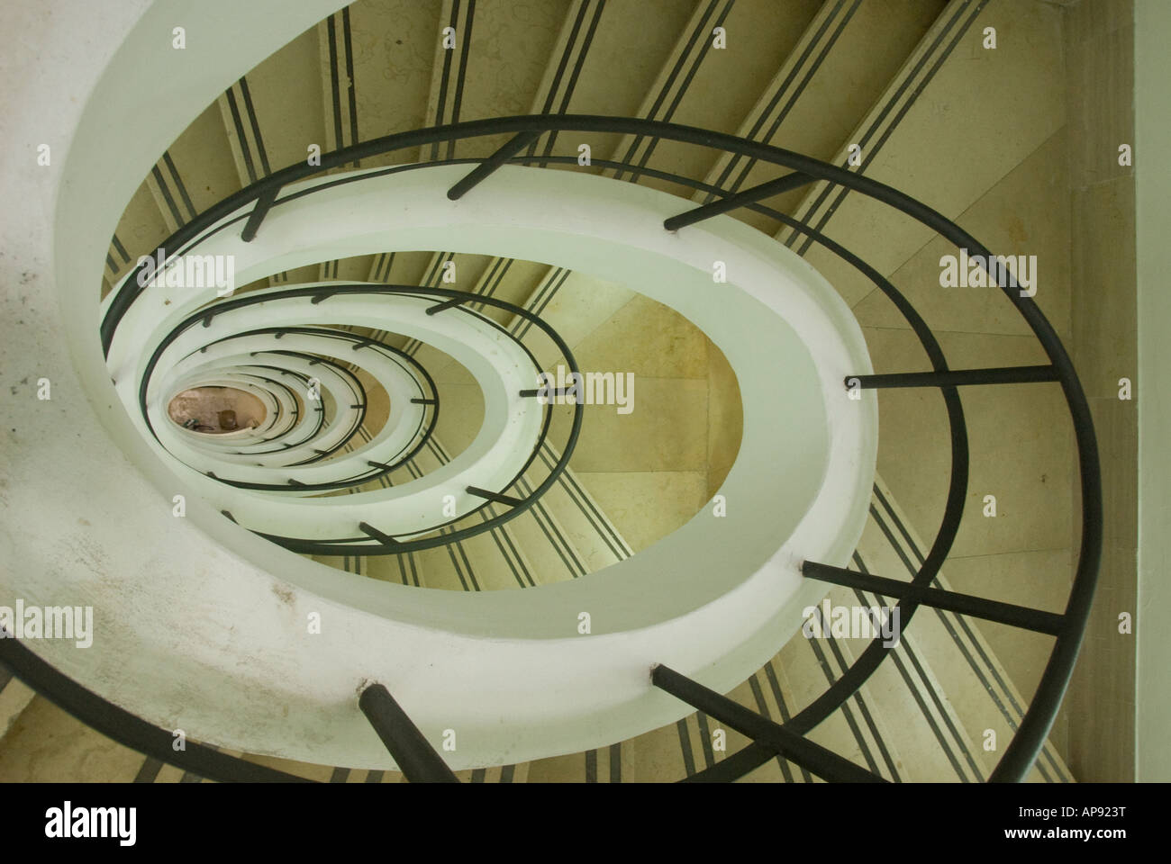 Brindisi, Puglia. Scale interne della prima guerra mondiale Monumento ...