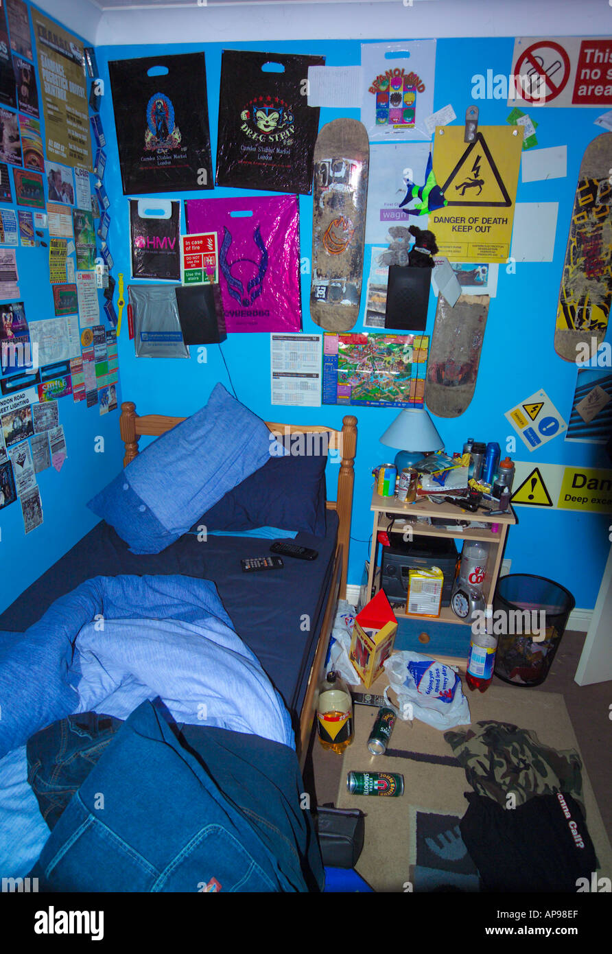 Camera da letto disordinata dei ragazzi immagini e fotografie stock ad ...