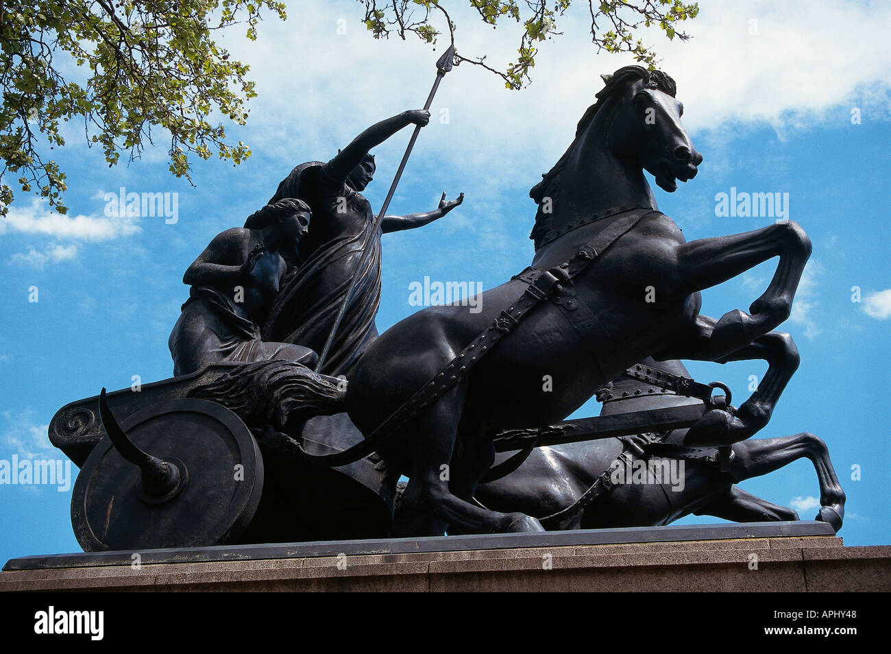 Statua di Boudicca regina degli Iceni tribù che ha guidato la rivolta ...
