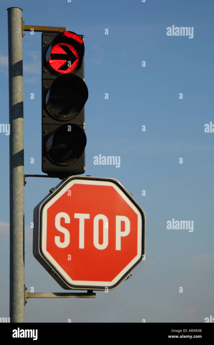 Señal de stop en el semáforo immagini e fotografie stock ad alta ...
