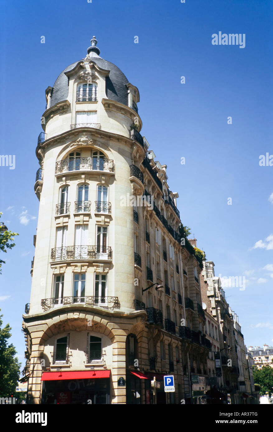 Edificio haussmanniano immagini e fotografie stock ad alta risoluzione ...