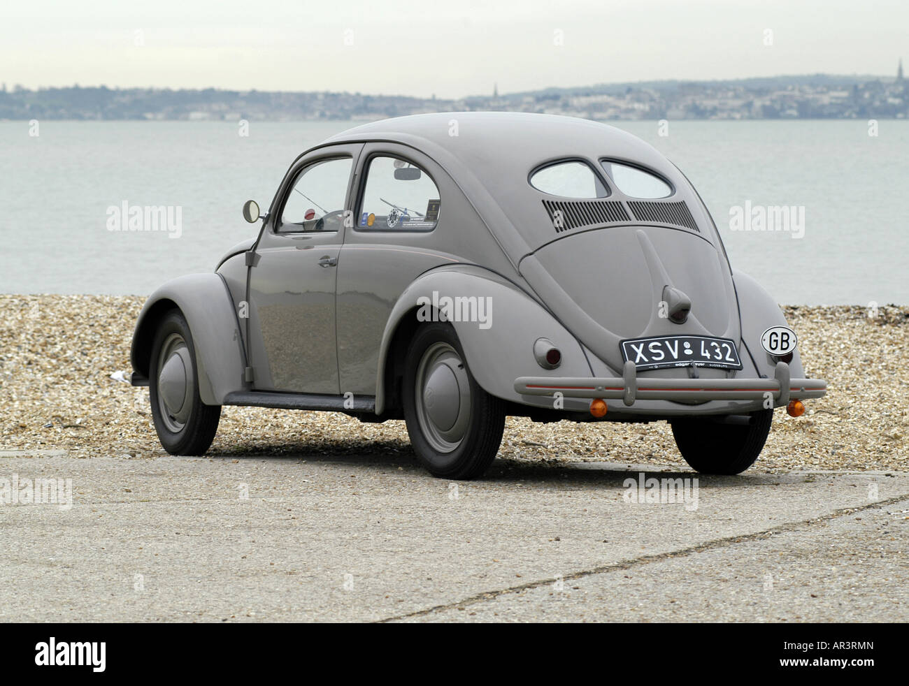 1951 VW Volkswagen maggiolino split ovale finestrino posteriore Foto stock - Alamy
