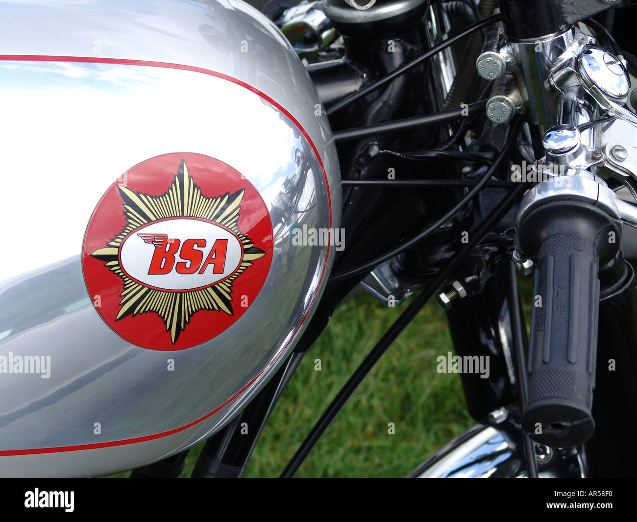 Bsa motorcycle tank with bsa logo immagini e fotografie stock ad alta ...