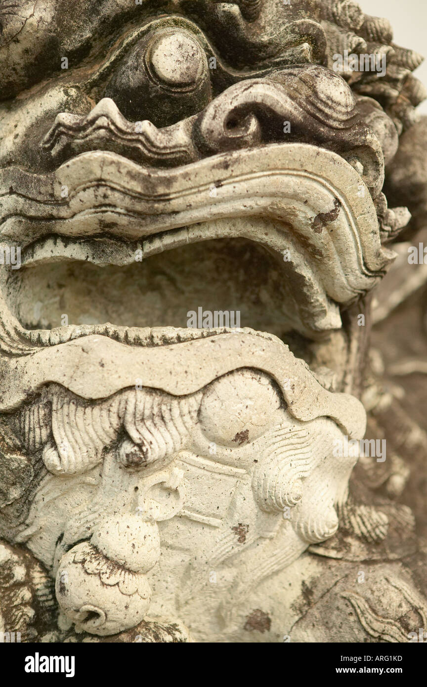 Faccia feroce della statua nel grand palace di bangkok immagini e ...
