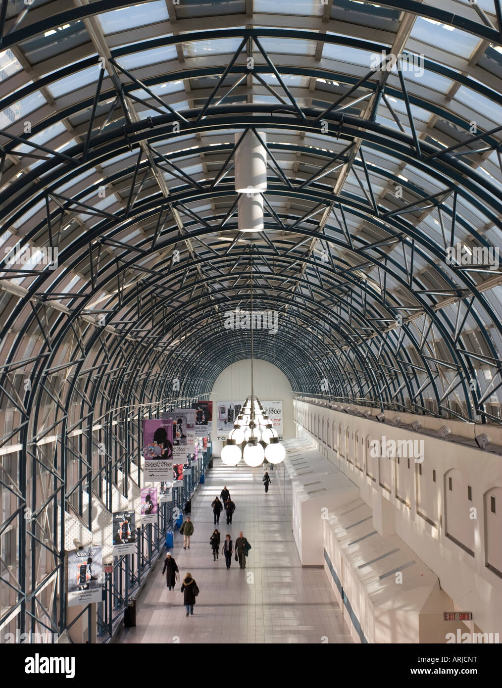 Passerella pedonale immagini e fotografie stock ad alta risoluzione - Alamy
