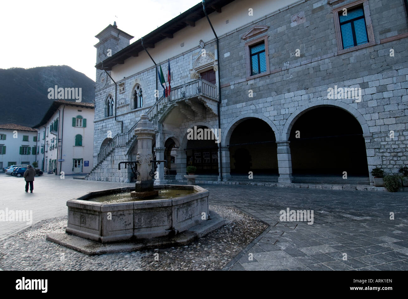 Palazzo comunale el palazzo immagini e fotografie stock ad alta ...