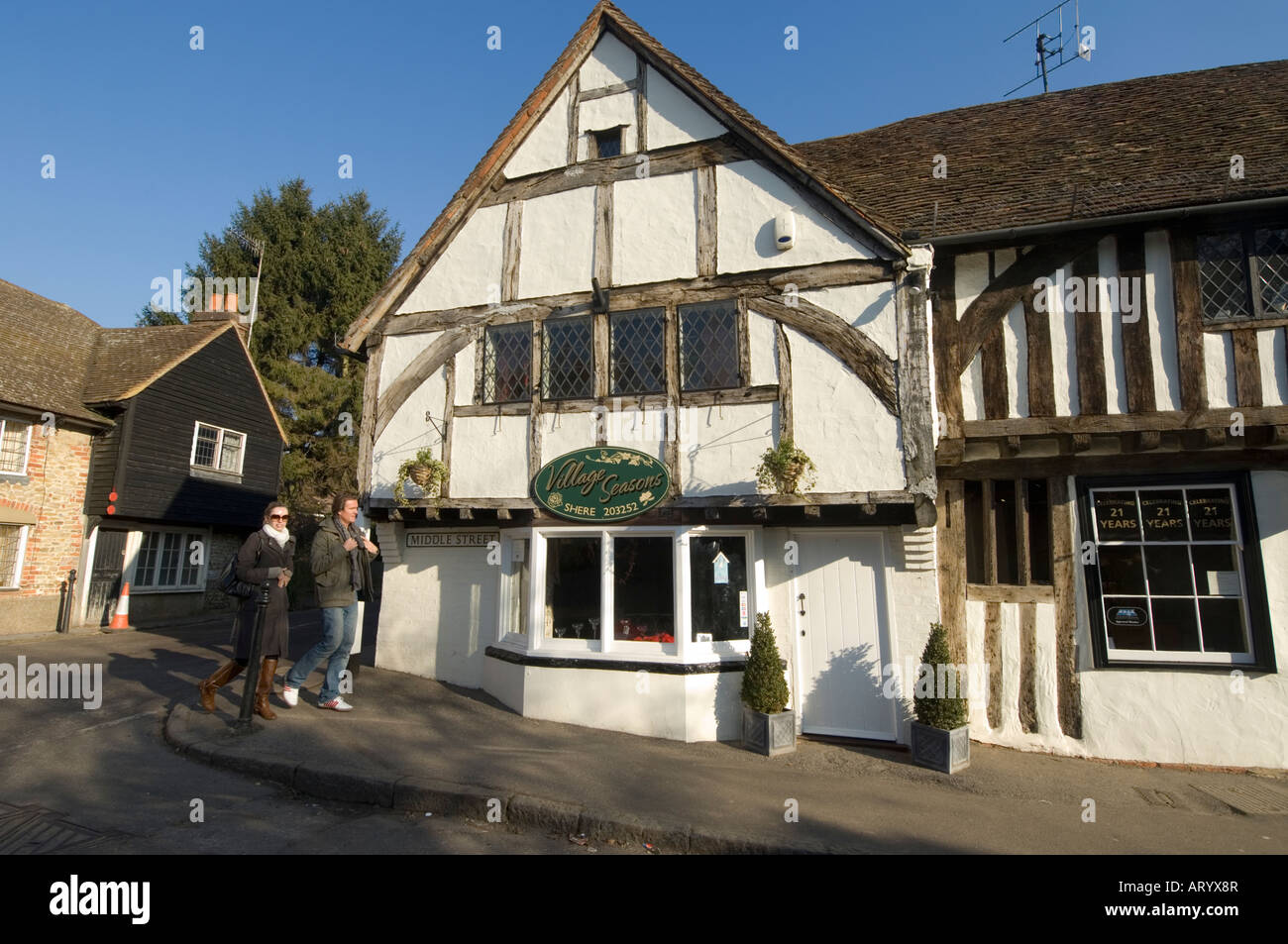 Shere surrey cottage village immagini e fotografie stock ad alta ...