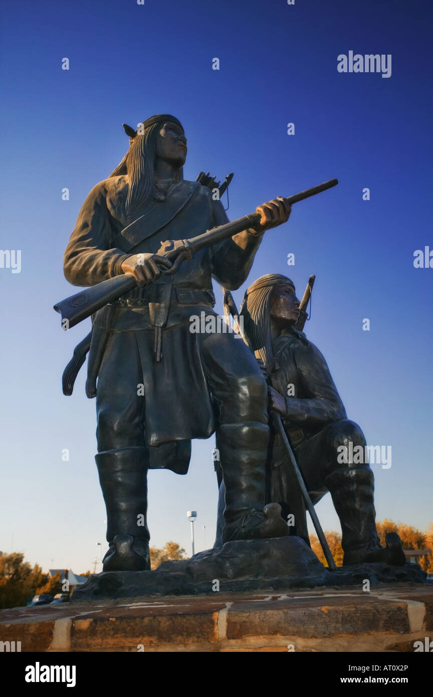 Oklahoma statue of native american immagini e fotografie stock ad alta ...