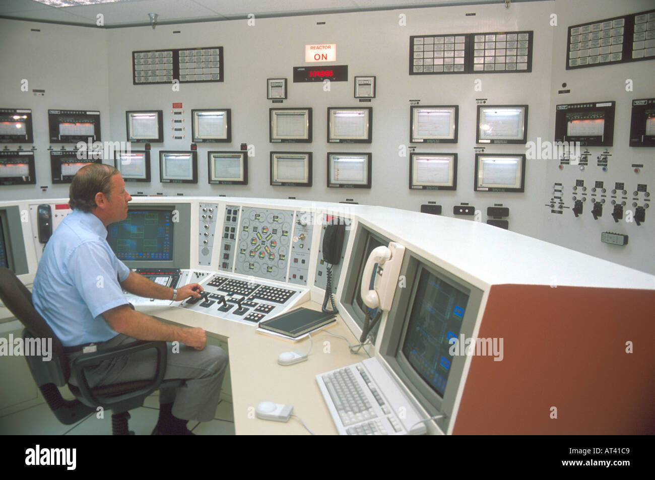 Reactor control room immagini e fotografie stock ad alta risoluzione ...