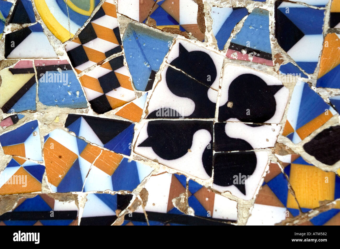 Piastrelle rotte colorate immagini e fotografie stock ad alta ...