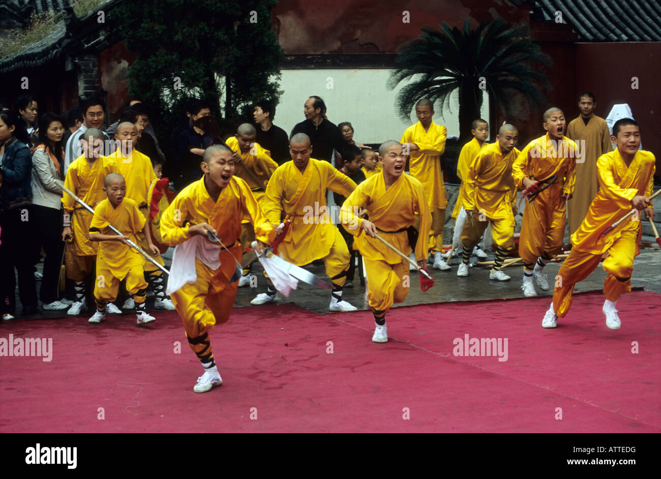 Monaci shaolin immagini e fotografie stock ad alta risoluzione - Alamy