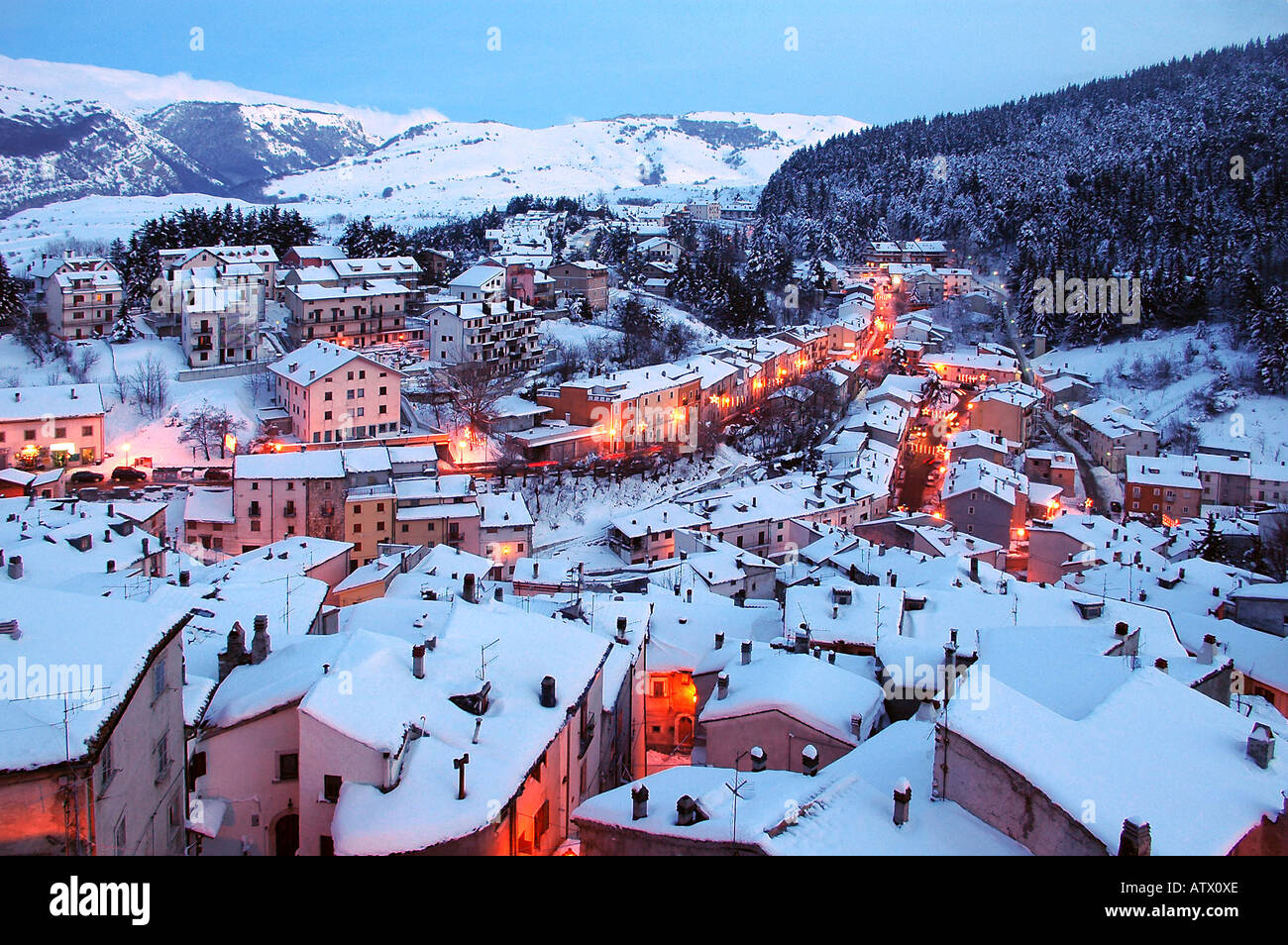 Ovindoli al tramonto Abruzzo Italia Foto stock - Alamy