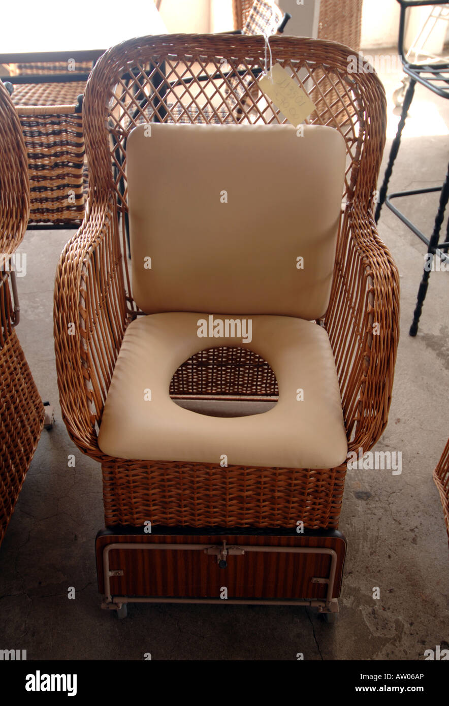 Sedia in vimini immagini e fotografie stock ad alta risoluzione - Alamy