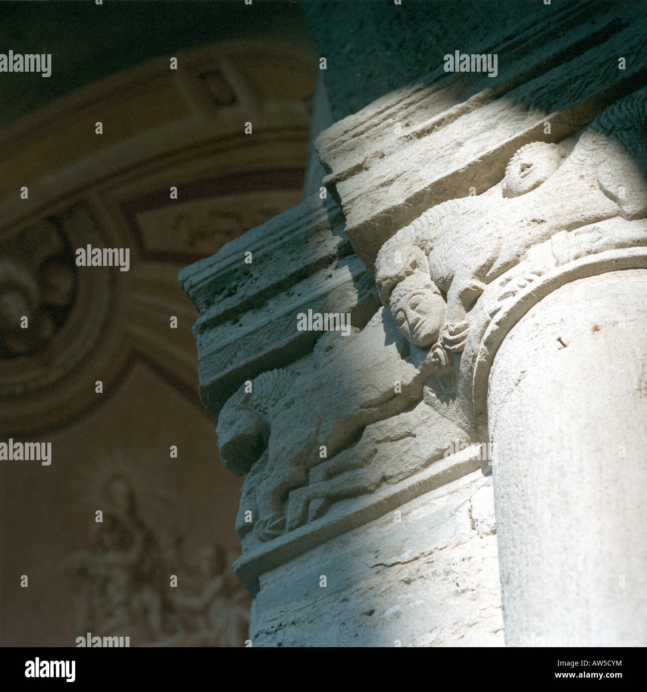 Capitello romanico immagini e fotografie stock ad alta risoluzione - Alamy
