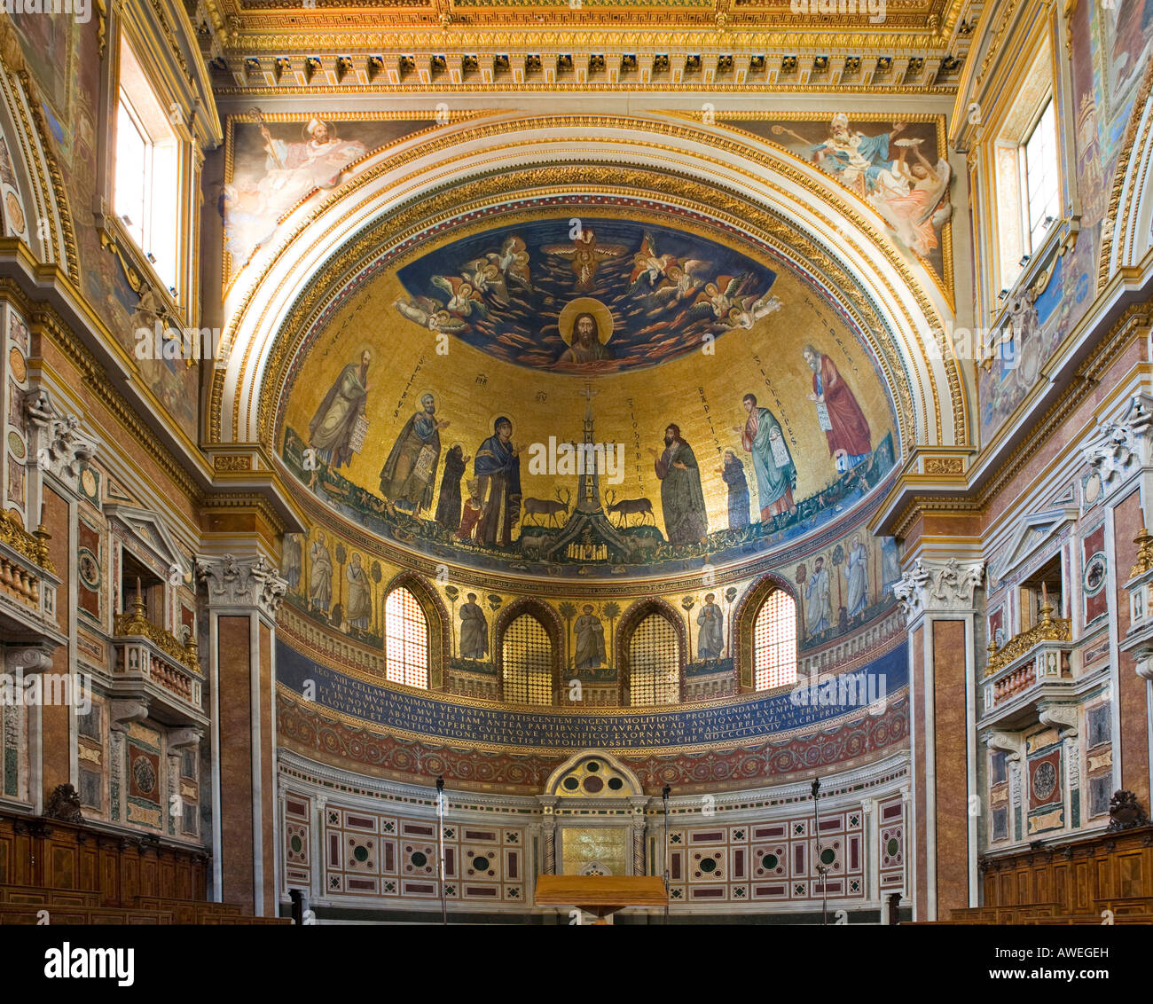 Abside decorata con mosaici, Basilica di San Giovanni in Laterano, Roma ...