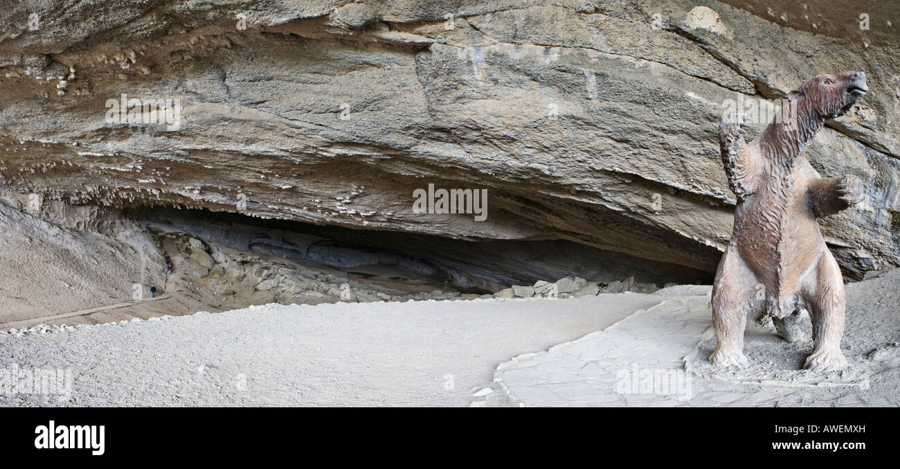 Modello di un Mylodon, gigantesca specie di sloth originaria della ...