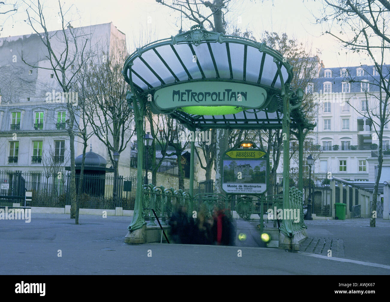 Stazione de metro abesses immagini e fotografie stock ad alta ...