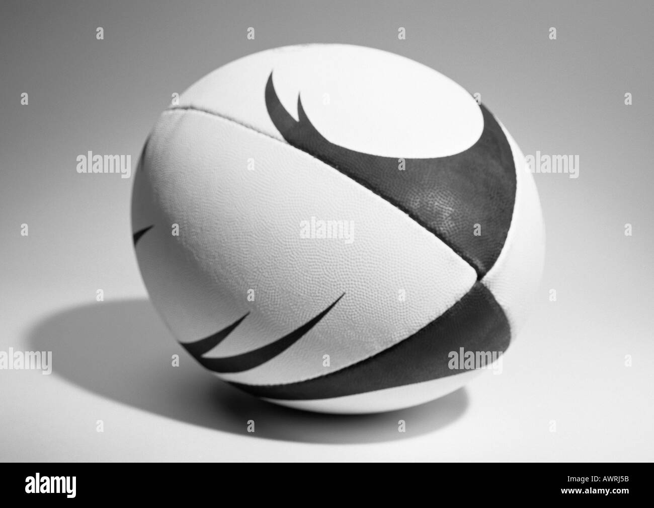 Pallone da rugby in pelle Foto e Immagini Stock in Bianco e Nero - Alamy