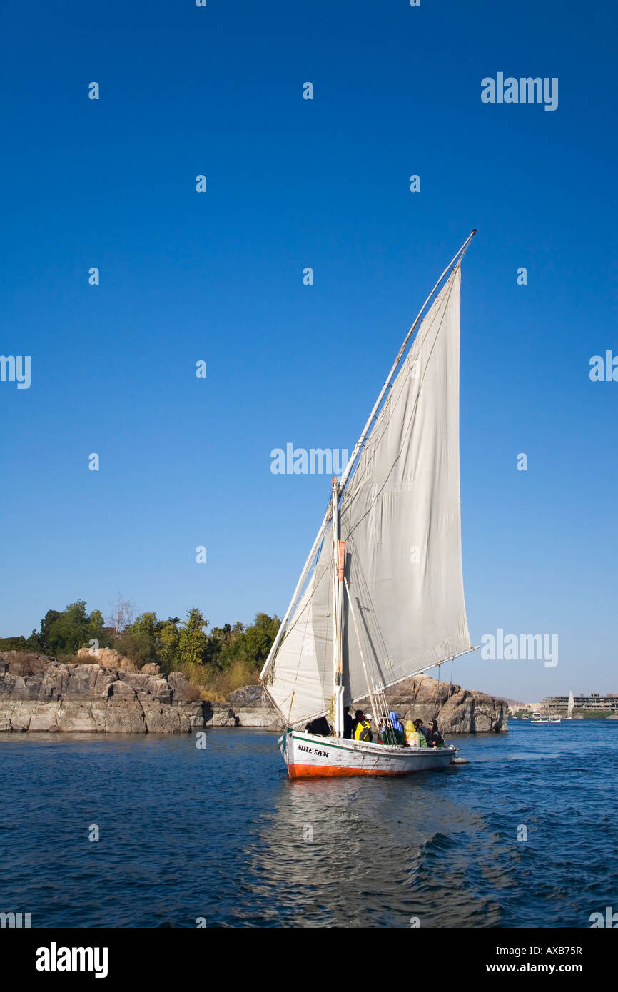 Felucca in barca a vela sul Fiume Nilo Aswan Alto Egitto Nord Africa ...
