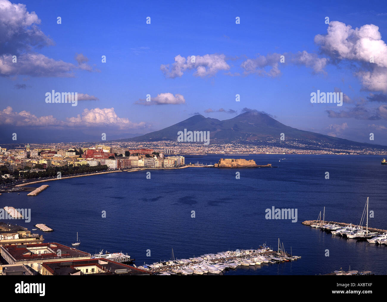 La baia di napellina a mergellina immagini e fotografie stock ad alta ...