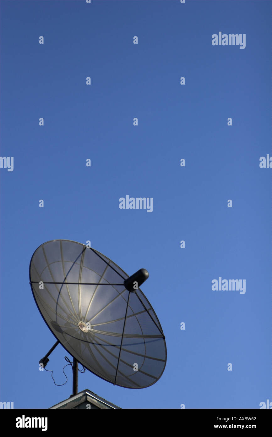 Parabola satellitare rivolta verso l'alto immagini e fotografie stock ...