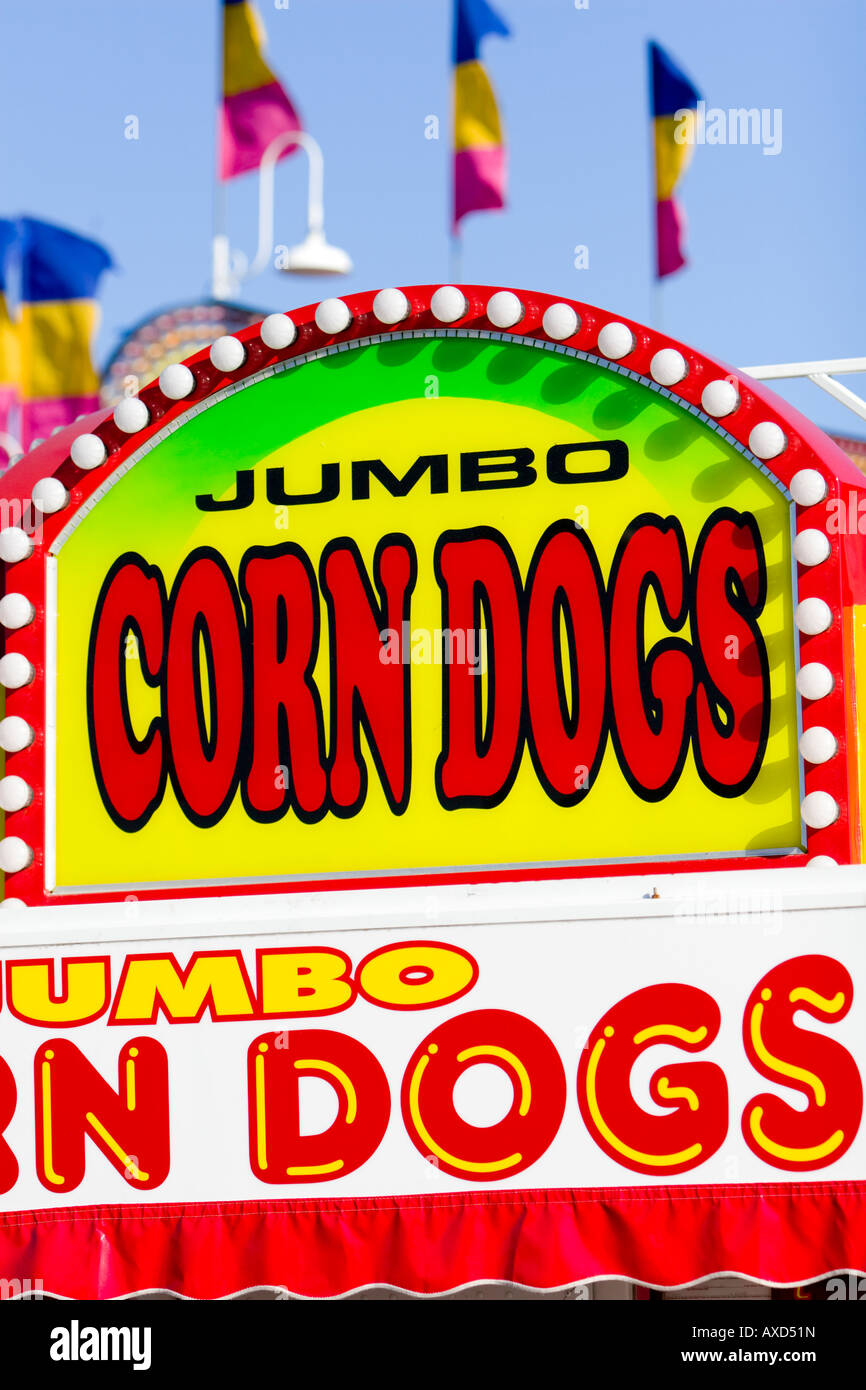 Jumbo hot dog immagini e fotografie stock ad alta risoluzione - Alamy