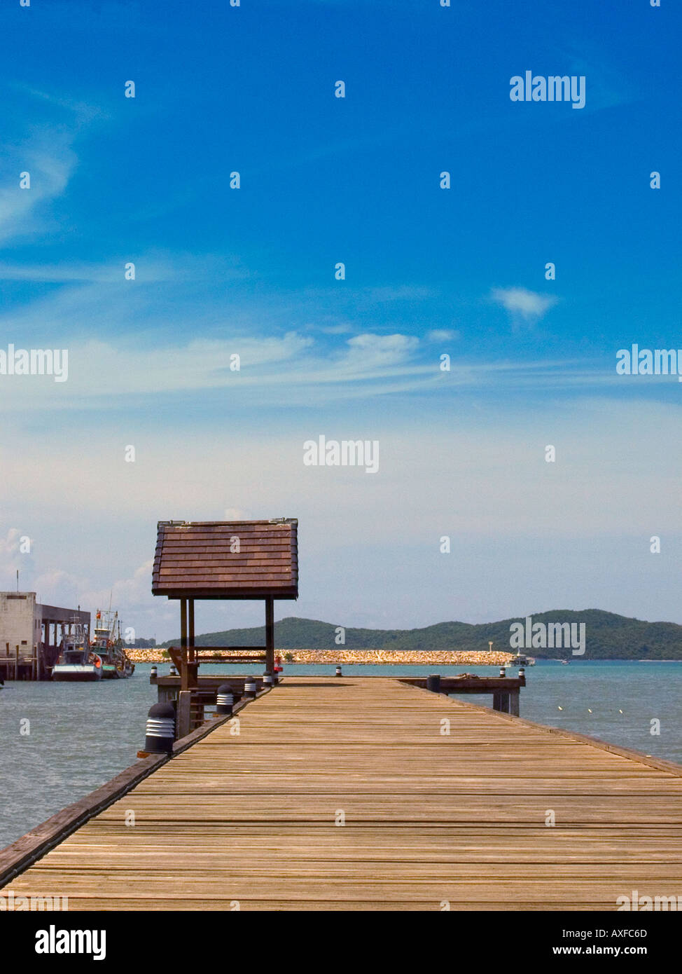 Tetto a capanna sul riparo immagini e fotografie stock ad alta ...