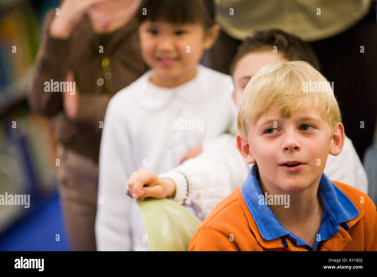 Scolaro scolari scolarette scolarette immagini e fotografie stock ad ...