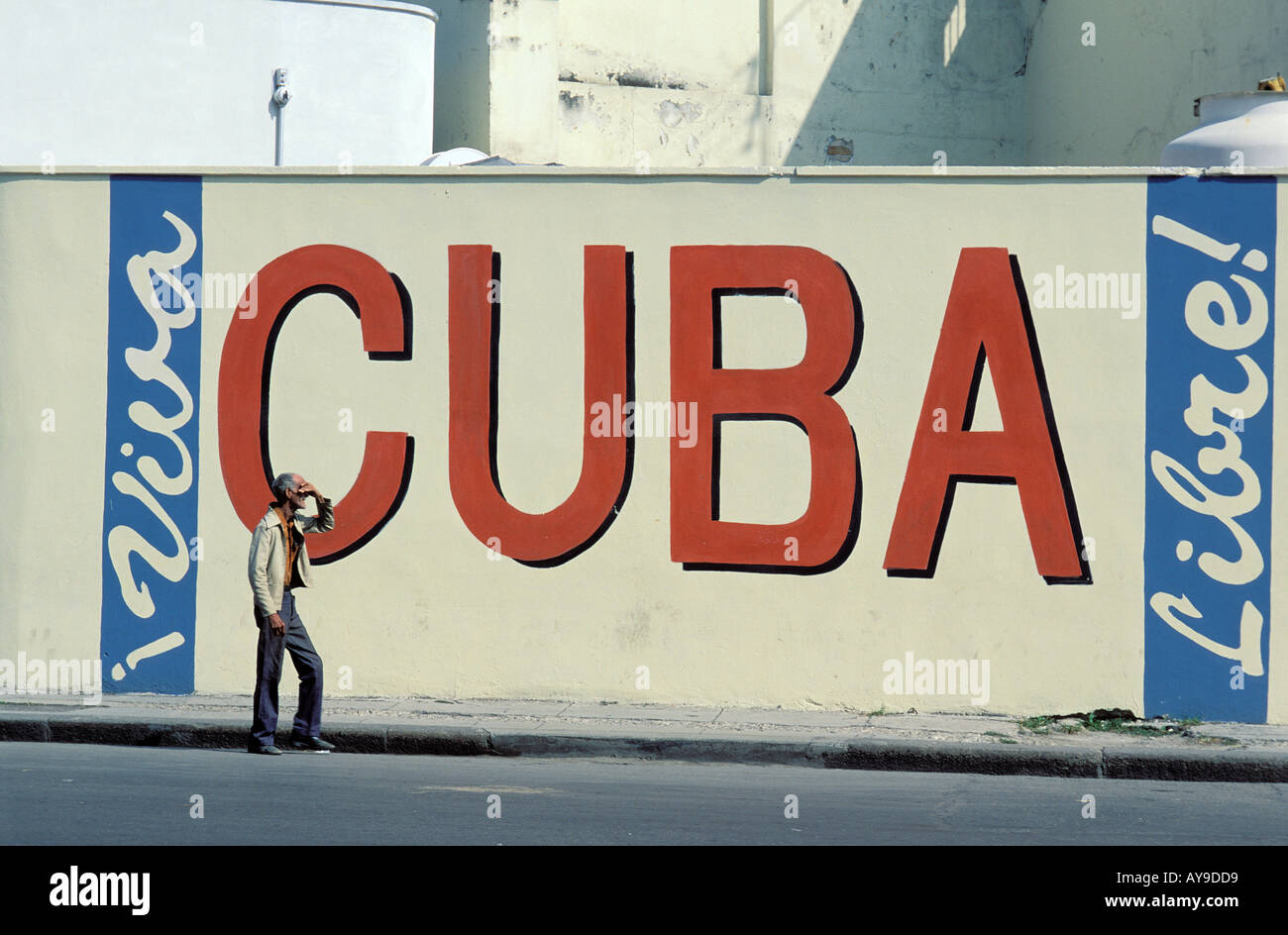 Viva cuba libre sign painted immagini e fotografie stock ad alta ...