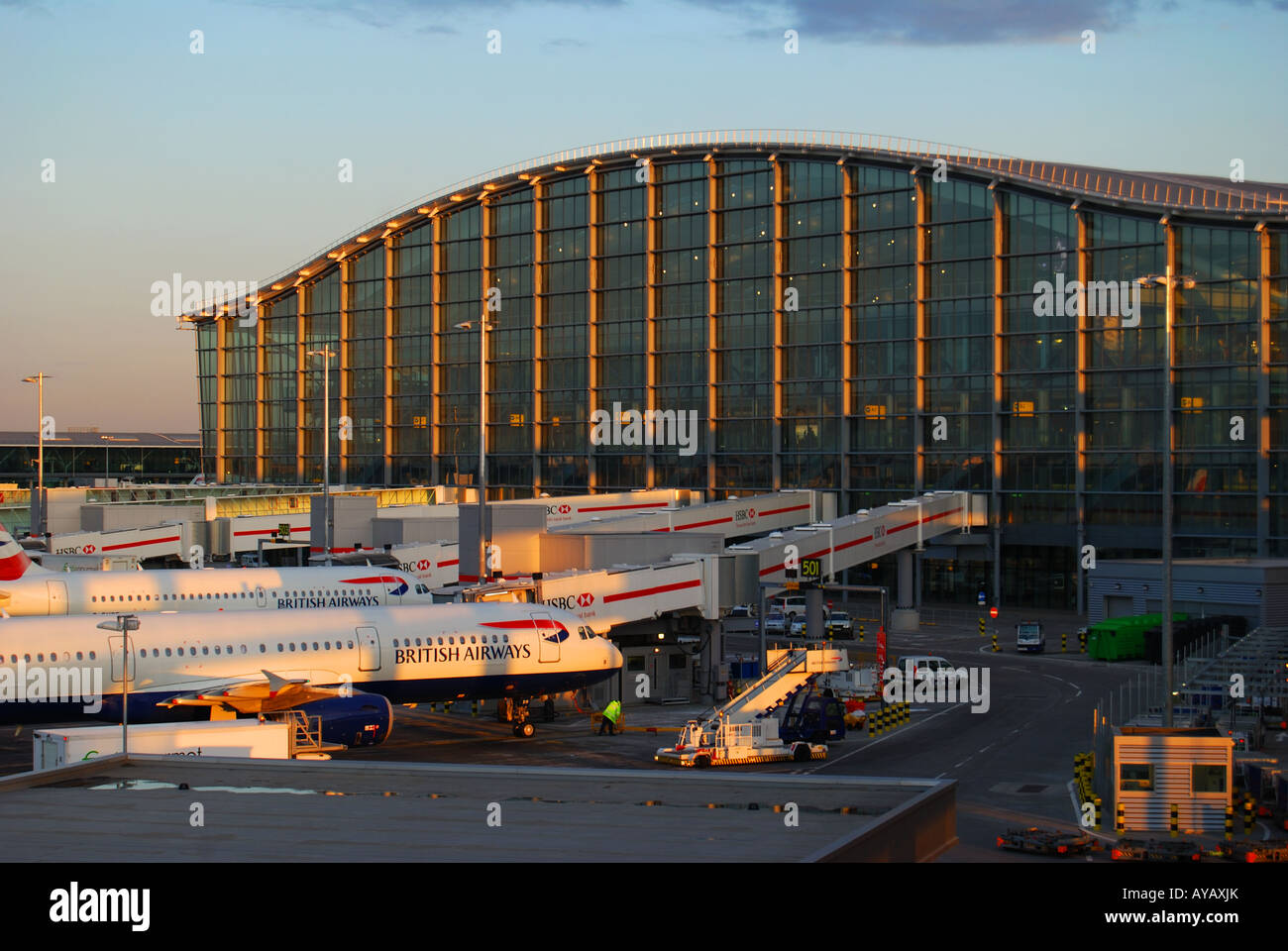 British airways aerei terminal cinque dell'aeroporto di heathrow ...