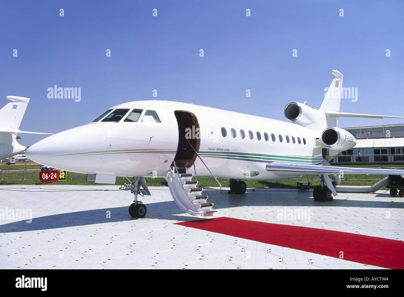 Falcon 900 immagini e fotografie stock ad alta risoluzione - Alamy