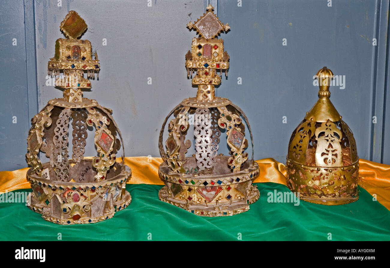 Corone reali immagini e fotografie stock ad alta risoluzione - Alamy