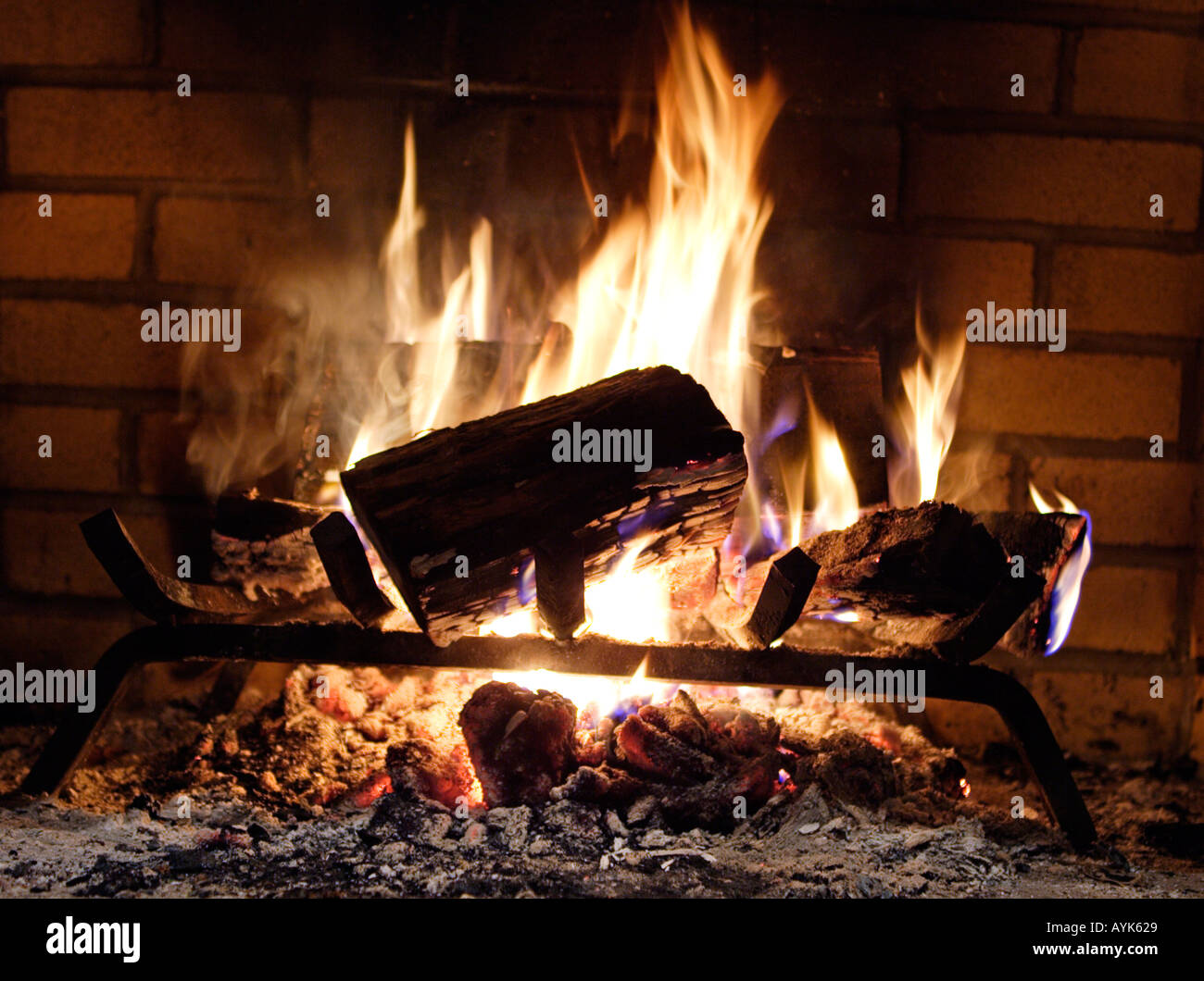Focolare del fuoco immagini e fotografie stock ad alta risoluzione - Alamy
