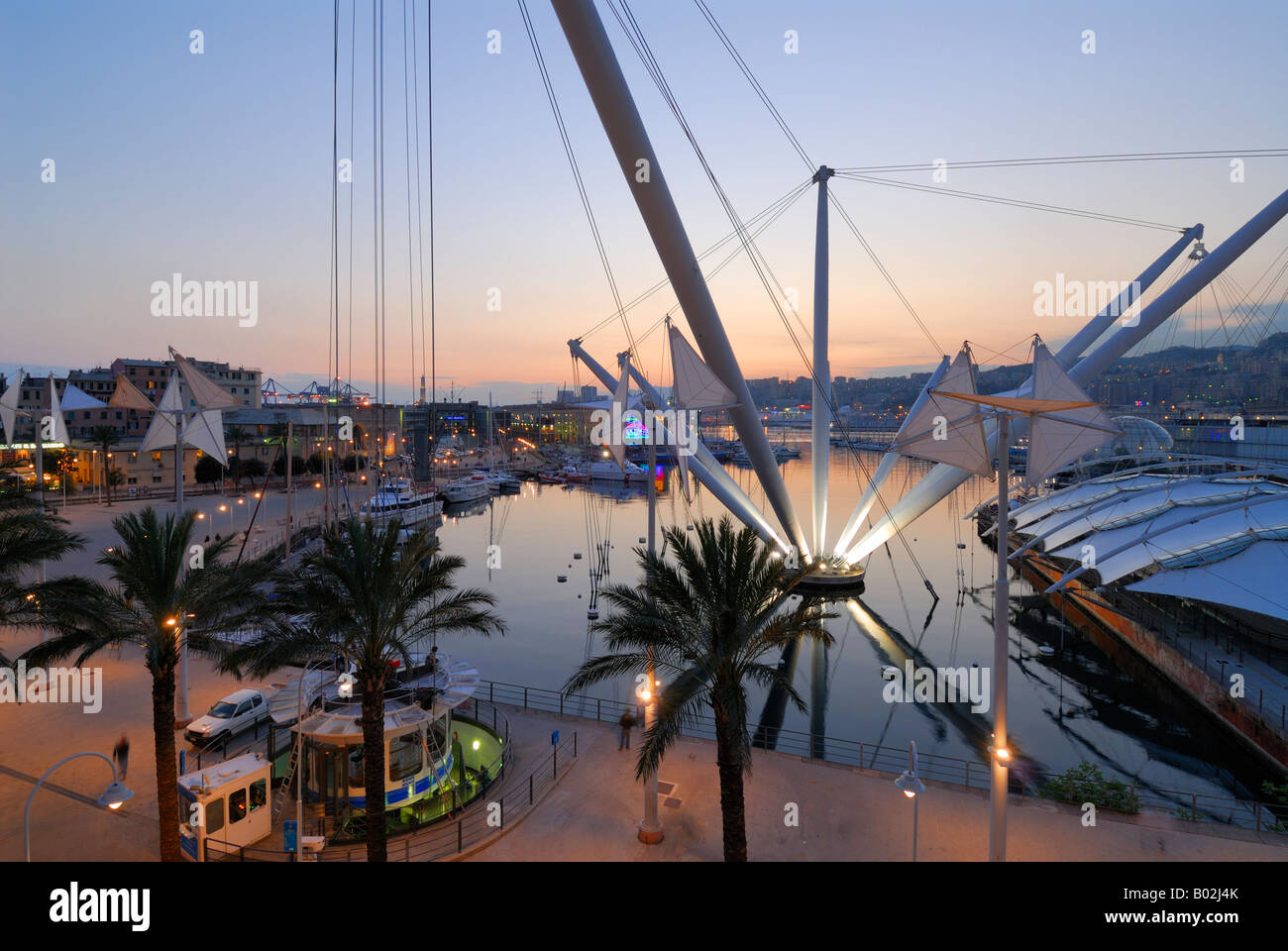 Genova Porto Antico Il Bigo progettato da Renzo Piano Foto stock - Alamy