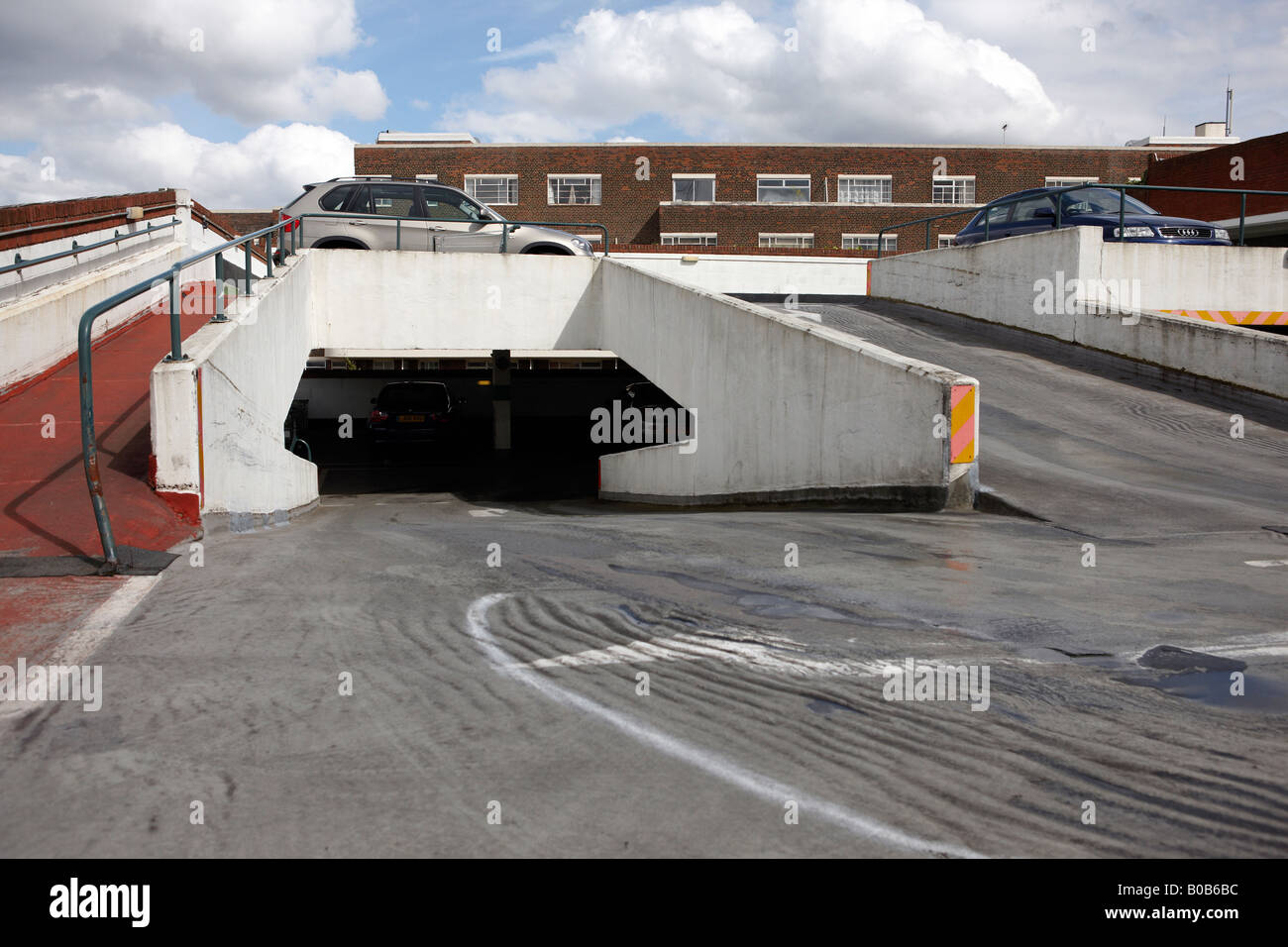 Tunnel parcheggio multipiano immagini e fotografie stock ad alta ...