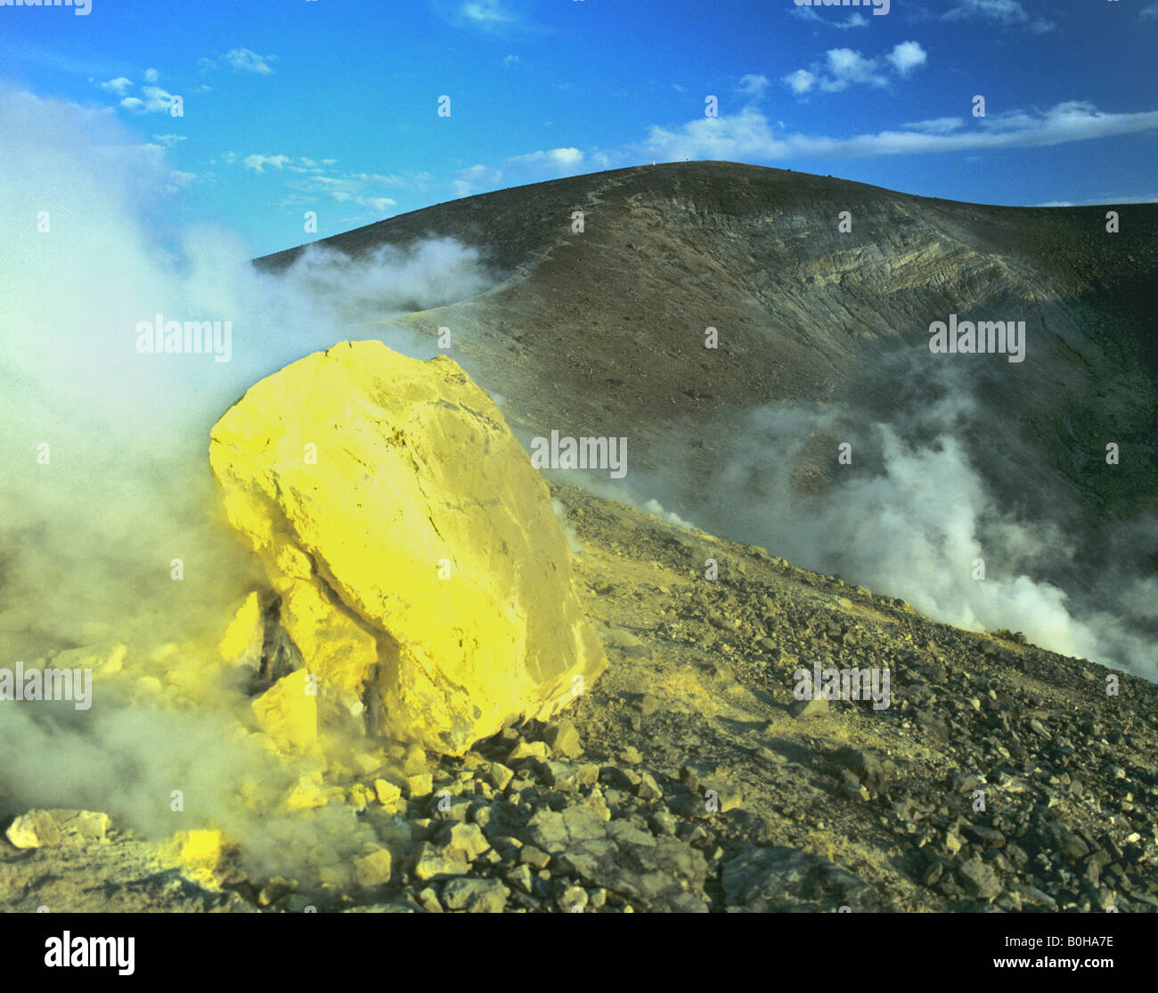 Zolfo vulcanico immagini e fotografie stock ad alta risoluzione - Alamy
